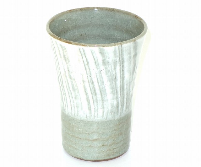 商品仕様 サイズ約 口径9cm高さ12cm・容量340cc 材質 陶器 その他 ビール、焼酎他 多様にお使いいただけます