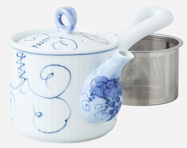商品仕様 サイズ約 φ9×H10.5cm容量350ml 材質 磁器 商品説明 ●お茶をおいしく飲める、ステンレススーパー茶こしがついている急須 ●直径と同じ底面の円柱状のSS茶こしは、お茶の葉が充分に開くスペースがあるため、茶葉が十分に開く...