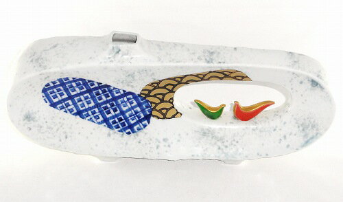 商品仕様 サイズ約 高さ18cm横30cm 材質 陶器・九谷焼 商品説明 江戸時代の初期、後藤才次郎によって加賀の国九谷村で焼成されて350年、 加賀百万石の城下町金沢で育ち、今では世界各国で愛用されている日本の伝統ある工芸品。