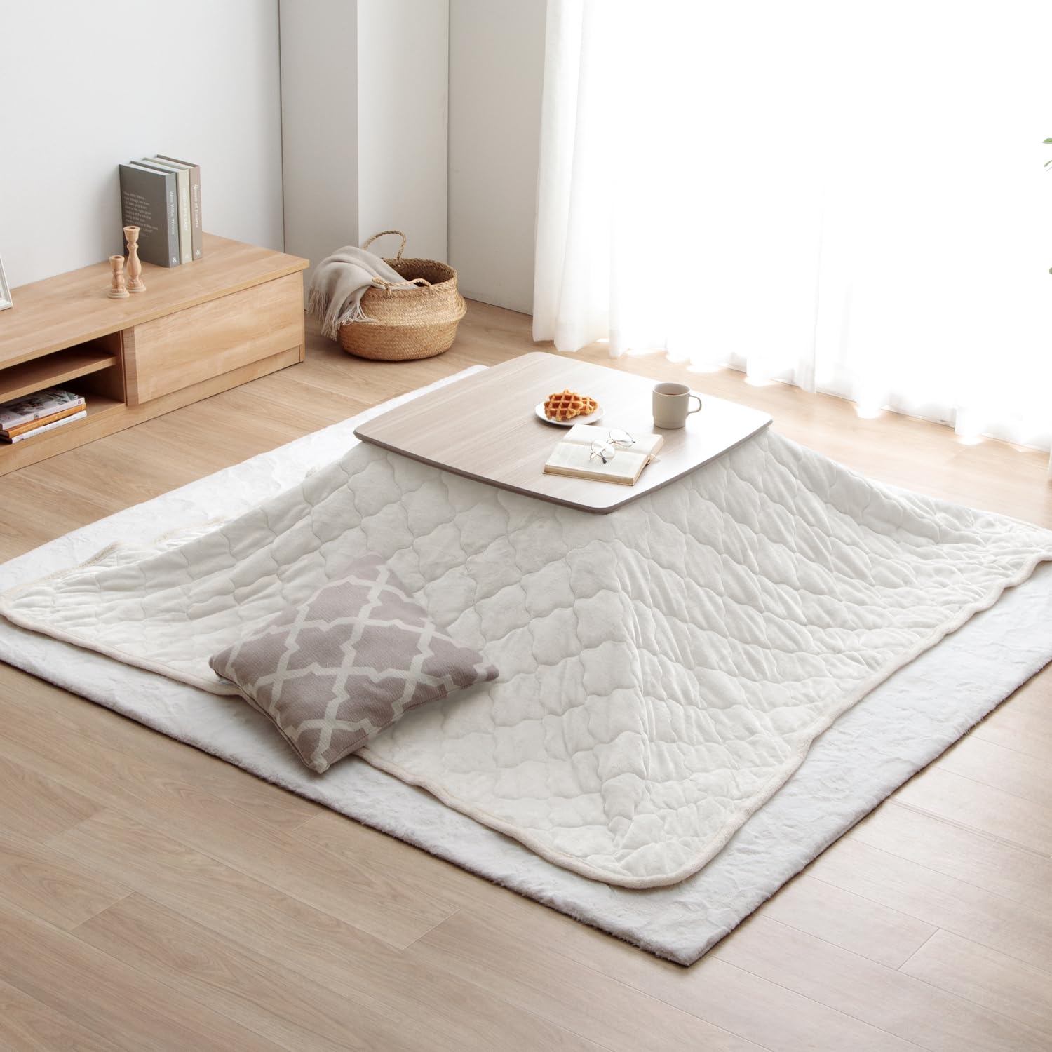 ・【サイズ】約190×240cm（キルティング加工許容範囲 ＋5％・3％）　※70・80×105・120cmのこたつ台対応　【生産国】中国・【組成】表地=ポリエステル100%(フランネル)　裏地=ポリエステル100%(フランネル)　中材=ポ...
