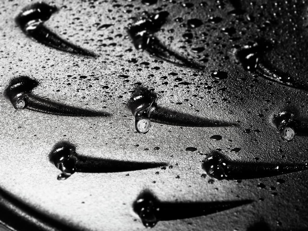 ・商品サイズ:(幅×奥行×高さ)361×280×126mm(フタを除く高さ:70mm)・直径:28cm / 底面の直径:22.2cm・満水容量:3.7L・材質:本体=鋳鉄(ほうろう加工)、ツマミ=真鍮・原産国:フランス・対応熱源:IH、ガス...