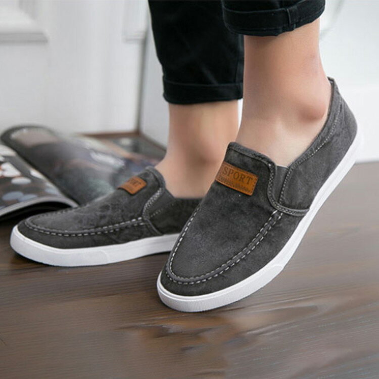 一足持っておくと便利なスリッポンです。軽く、履きやすく、おしゃれに。スマートなシルエットで、足元をすっきりと見せてくれる。アッパー部分はキャンバス地で柔らかな素材。普段使いや作業用として、通学・通勤や、サンダル代わりにもすっきりと履いて頂け...