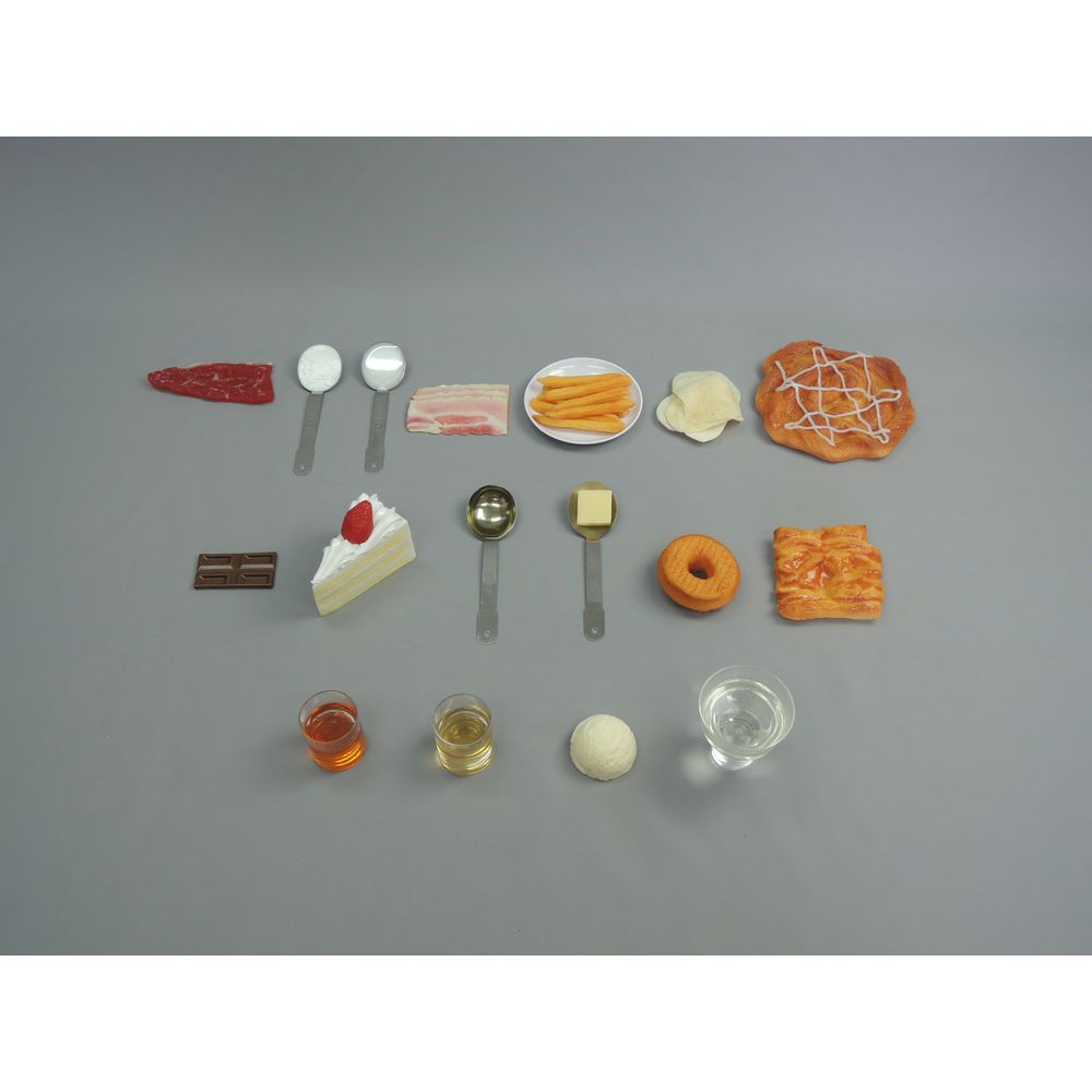 ●「日本食品標準成分表」に基づく「栄養価表示シール」付。食品の持つ正確な特徴・大きさ・量目をつたえることのできる指導ツールです。●「日本食品標準成分表」に基づく「栄養価表示シール」付。食品の持つ正確な特徴・大きさ・量目をつたえることのできる...