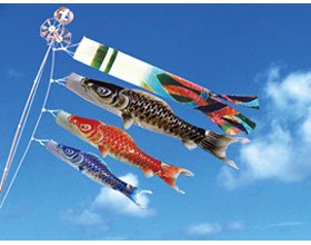 響鯉　マンションセット ポリエステルジャガード生地使用。金箔ぼかし撥水加工 ポリエステルジャガード生地に江戸小紋の柄鮫小紋を使い 染・金箔加工に特別な色合いがでます。 吹流翔美吹流しは鮫小紋の地柄をより美しく見えるようにデザインされました。...