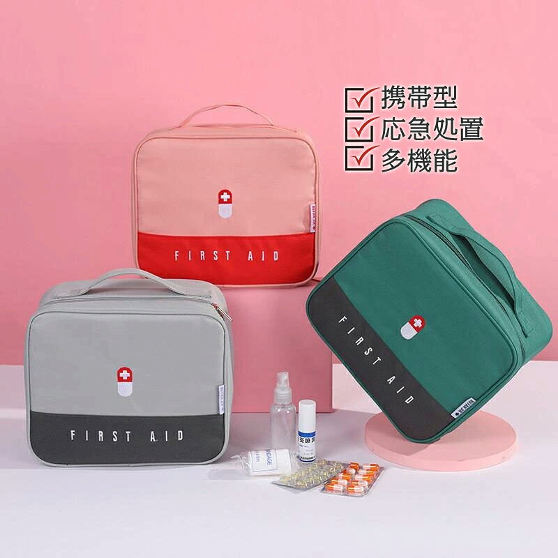 商品詳細: サイズ:/フリーサイズ 【商品情報】 【収納が抜群】絆創膏、消毒薬、包帯、錠剤などまとめて、中はたくさんのポケットが有り、 各種薬品等を効率良く収納可能なファーストエイドキット用のバッグです。 【ファスナー楽々】ダブルファスナー...
