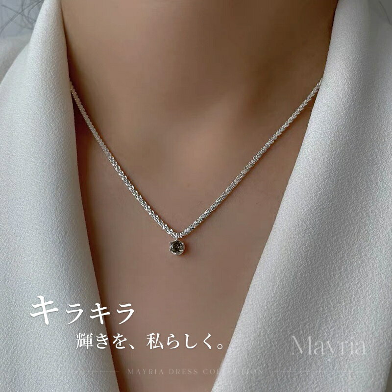 繊細な輝きを放つラインストーンを使用した、上品で華やかなネックレス。 光を受けるたびにキラキラと美しく輝き、首元をエレガントに演出します。 シンプルながら存在感のあるデザインで、デイリーコーデからパーティー、結婚式まで幅広いシーンで活躍。 ...