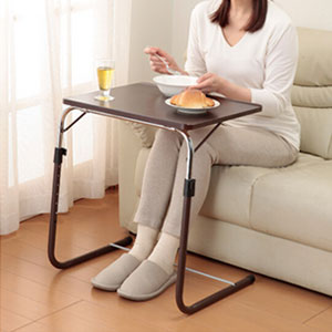 角度調整付折りたたみテーブル 補強バー付 使いたい時にサッと取り出して使える角度調整付折りたたみテーブル 補強バー付　高さ調節機能付き ●コンパクトに収納できる折りたたみ式テーブル ●角度・高さ調節可能な折畳式テーブル ●開き止めパーツでよ...