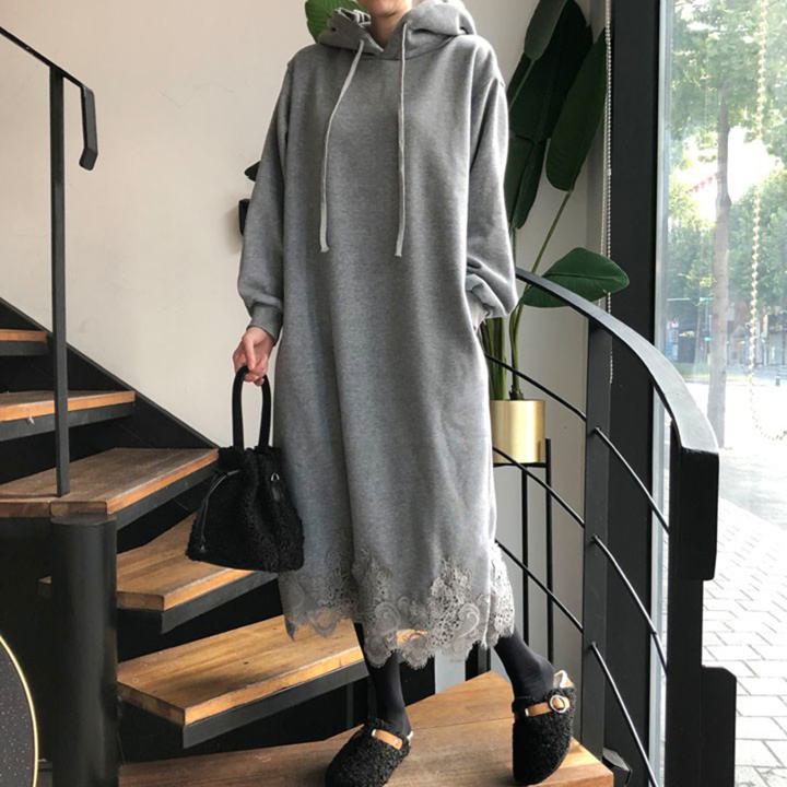 フード付きセーターワンピースベルベット生地の暖かいワンピース裾のレースが可愛いです＾＾フード付きなのも嬉しいぃ〜♪【サイズ】フリーサイズ【カラー】グレー、ダークグレー、ブラック注：手動測定にて、2〜4 cmの誤差が生じる場合がございます。撮...