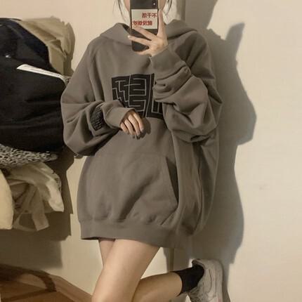 オーバーサイズロゴフーディーセンターのロゴがオシャレなLOGOフーディーラフ感のあるカジュアルスタイルでコーディネート楽チン♪オーバーサイズで着るのがオススメです＾＾♡【サイズ】画像参照　M L XL注：手動測定にて、2〜4 ...