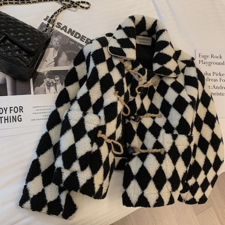 チェッカーボード柄 ラムウールコートもこもこボアラムが可愛いラムウールコート人気のチェッカーボード柄でオシャレ度アップ♪♪シンプルコーデもこれ1枚でトレンドコーデに様変わり＾＾【カラー】ブラック、ブラウン【サイズ】画像参照　SML XL注：...