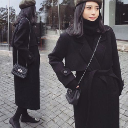 ゆったりラフ感のあるチェスターコートです。クールでスタイリッシュに決まるオシャレデザインです。【サイズ】画像参照　XS、S、M、L、XL、XXL【カラー】ブラック注：手動測定にて、2〜4 cmの誤差が生じる場合がございます。撮影ライトとモニ...