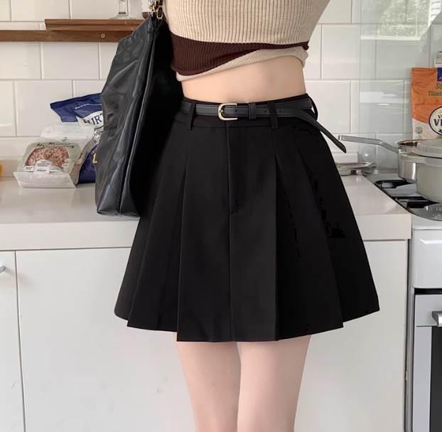 Aラインのシルエットが女性らしさを引き立て、美脚効果も抜群です。大人かわいい雰囲気が漂うデザインは、上品でおしゃれな印象を与えます。スタイリッシュなデザインなので、幅広いシーンで活躍します。色展開 グレー ブラウン ブラックサイズ XS S...