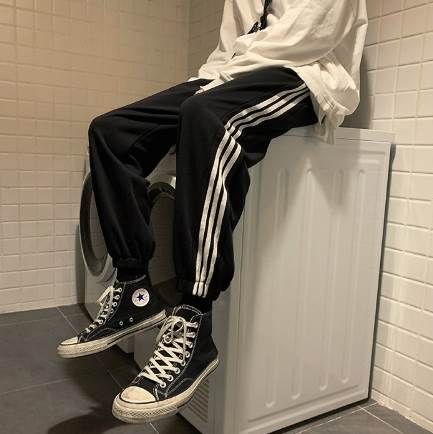 3本線がポイントのメンズジョガーパンツ。着心地良く、今っぽく仕上がる。色展開 ブラック グレー ネイビー ブラウンサイズ M L XL 2XLサイズ(cm)M /ウェスト 64 /裾丈 99 /ヒップ 116 /裾幅 23L /ウェスト 6...