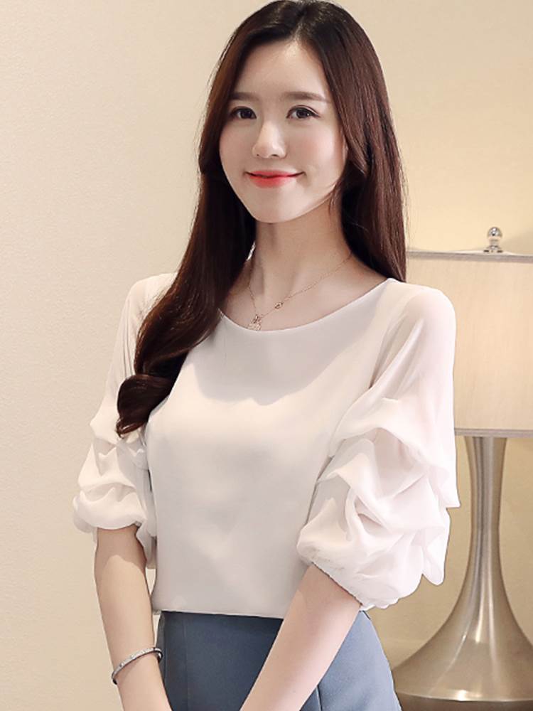 袖が可愛いトップス。マルチに着用しやすいアイテム。色展開 ホワイト イエロー ネイビーサイズ S M L XL 2XLサイズ(cm)S /着丈 58 /バスト 88 /肩幅 36M /着丈 59 /バスト 92 /肩幅 37L /着丈 60...