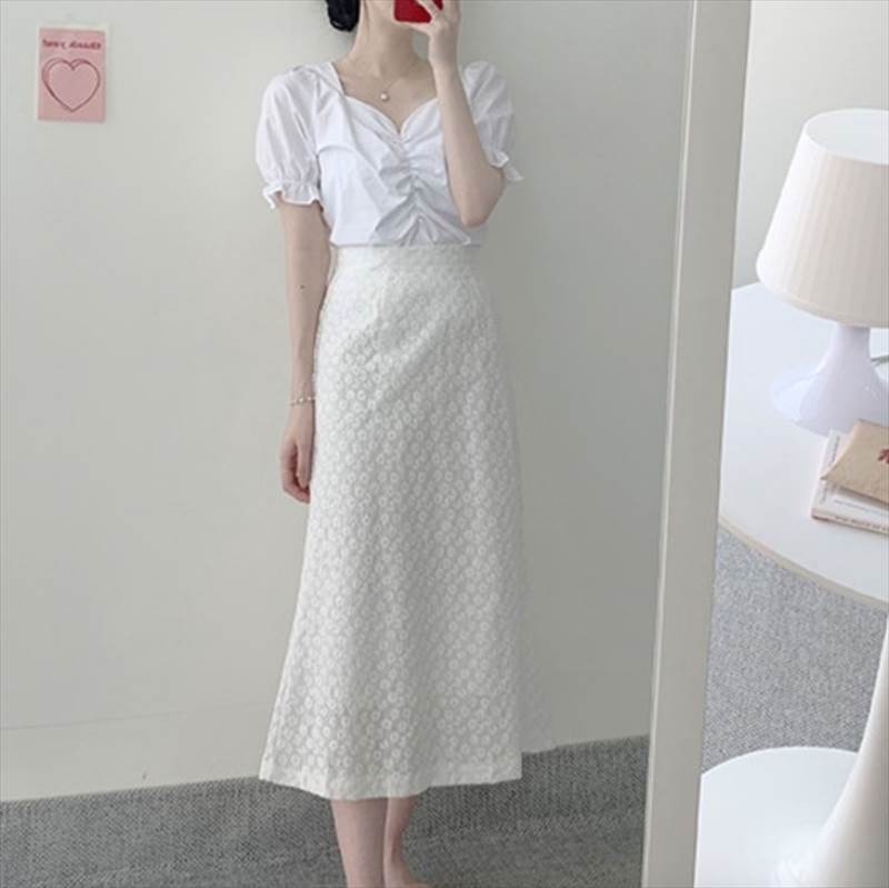 スリムなサイズ感のアイテム。カジュアルに着用できるアイテム。色展開 セットサイズ S M L XLサイズ(cm)S /着丈 59 /バスト 88 /肩幅 36 /ウエスト 64 /スカート丈 79M /着丈 60 /バスト 92 /肩幅 3...