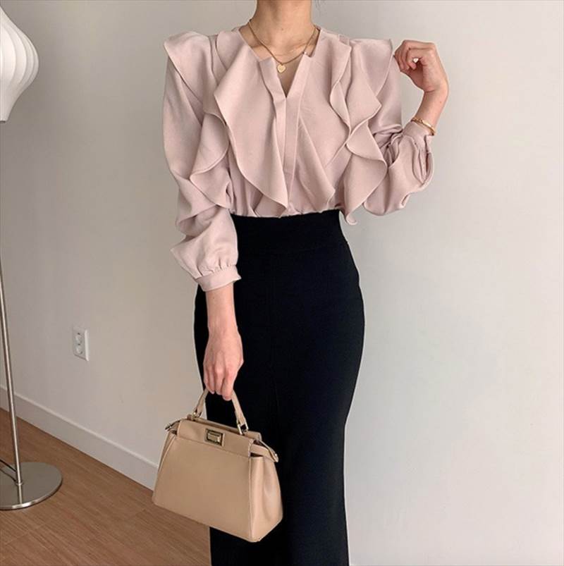 トップスとスカートのセット。フリルが可愛いアイテム。色展開 ピンク ブラックサイズ Fサイズ(cm)F /着丈 61 /バスト 90 /肩幅 38 /スカート丈 87 /ウエスト 66《商品について》※当ショップは海外からのノーブランド商品...