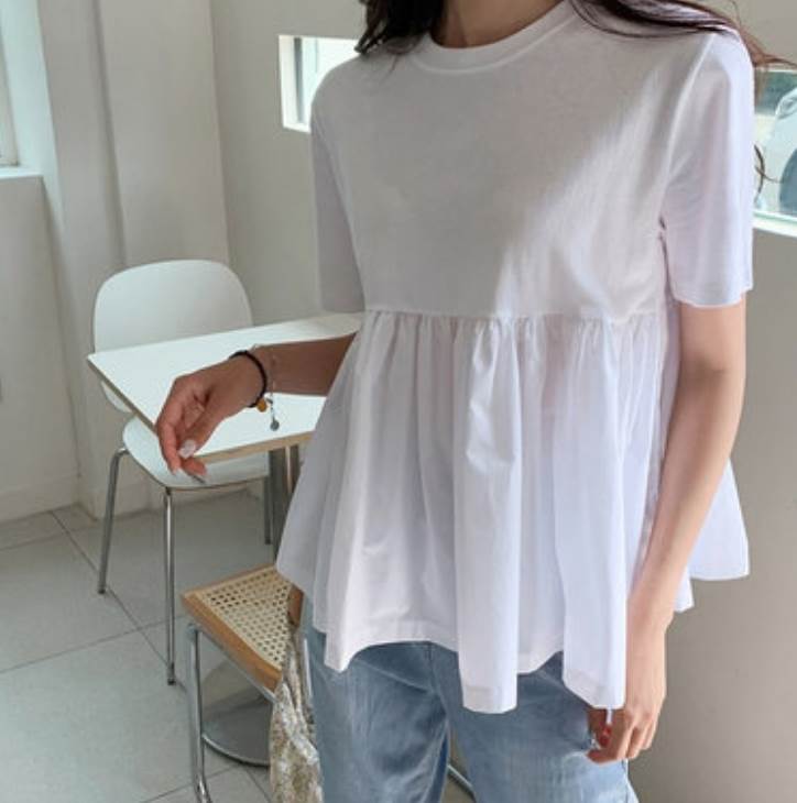 カジュアルなトップス。ルーズに着用できるアイテム。色展開 ホワイト ブラックサイズ S M L XLサイズ(cm)S /着丈 64 /バスト 94 /肩幅 39M /着丈 65 /バスト 98 /肩幅 40L /着丈 66 /バスト 102...