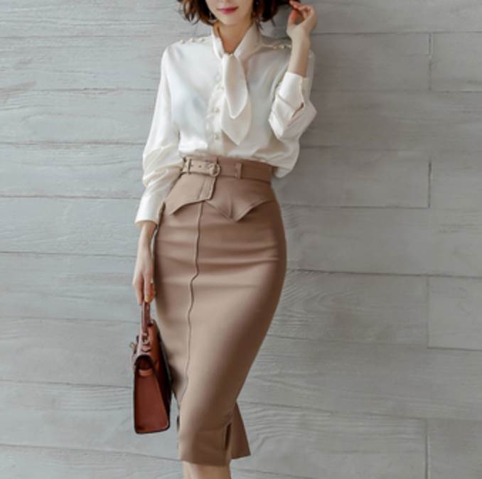 トップスとスカートのセット。タイトなサイズ感。色展開 ベージュ ブラックサイズ S M L XLサイズ(cm)S /着丈 58 /バスト 88 /肩幅 36 /スカート丈 66 /ウエスト 62M /着丈 59 /バスト 92 /肩幅 37...