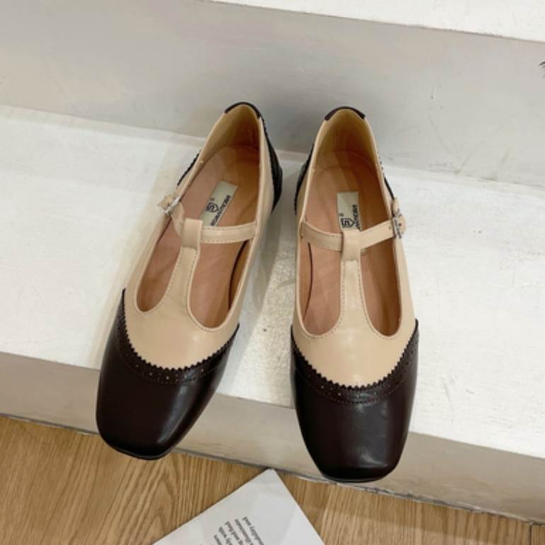 レトロな雰囲気で着用できるアイテム。マルチに合わせやすいアイテム。色展開　ブラウン　ブラックサイズ　35　36　37　38　39《商品について》※当ショップは海外からのノーブランド商品になります。海外製品のため日本商品に比べ品質が劣る場合が...