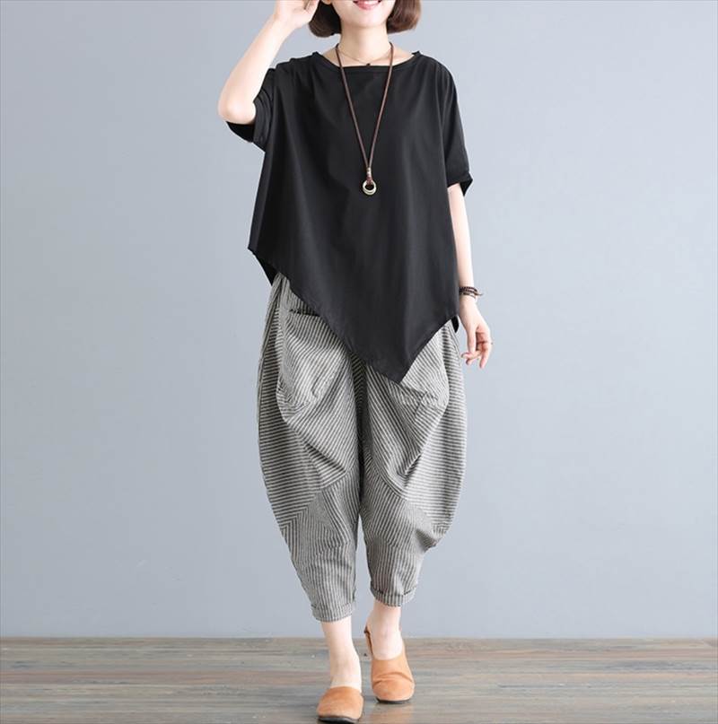 トップスとパンツのセット。ゆるっと着用できる。色展開 ブラックサイズ Fサイズ(cm)F /着丈 76 /バスト 156 /パンツ丈 80 /ウエスト 70-102《商品について》※当ショップは海外からのノーブランド商品になります。海外製品...