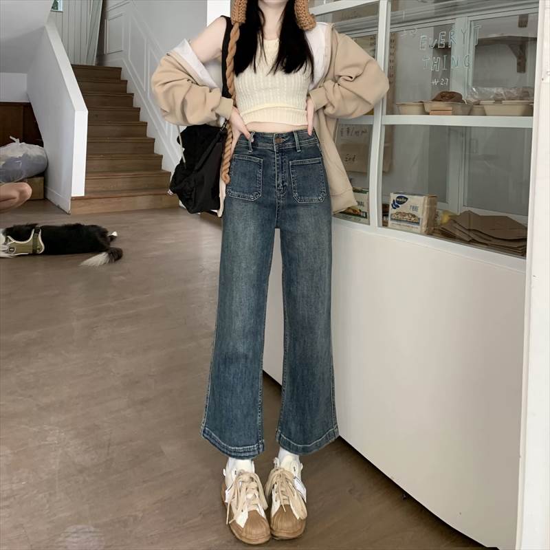 大人可愛いきれいめのスタイルにぴったりのデニムパンツです。丈夫なデニム素材が持つクールな印象と、細身でスリムなシルエットは、お洒落感を引き立てます。カジュアルにもきれいめにも合わせやすく、多彩なコーディネートが楽しめます。また、とろみ感があ...