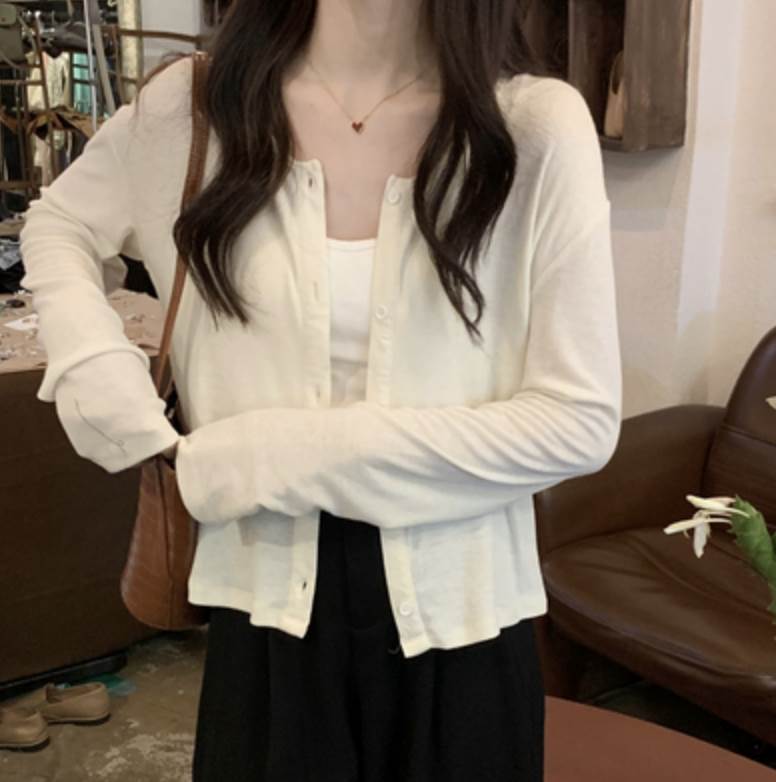 カジュアルな雰囲気で着用できるカーディガン。スリムなサイズ感でスタイルアップ。色展開 ホワイト イエロー ピンク ブラックサイズ フリーサイズサイズ(cm)フリーサイズ /着丈　 42 /バスト 100 /肩幅 55 /袖丈 50《商品につ...