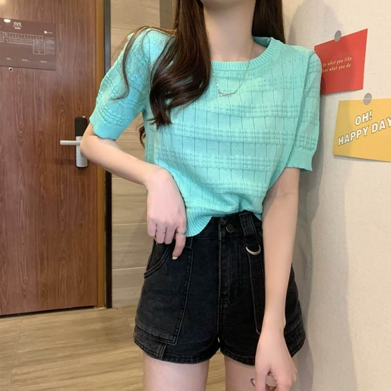 ふんわり生地で着心地抜群のショート丈ニットプルオーバーデザインボーダーがとってもおしゃれ！カラーによって雰囲気が変わるので、色違いで揃えるのもおすすめです色展開 グリーン ブラック ネイビー レッド ホワイト イエローサイズ フリーサイズサ...