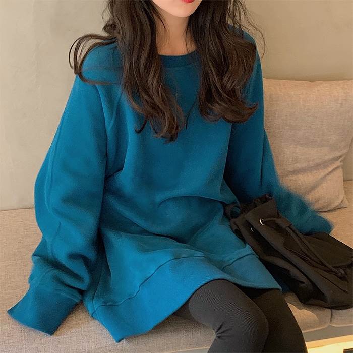 大人可愛いトレンド感たっぷりのロングトップスが登場しました！お尻まですっぽり隠れる丈感とだぼっとしたシルエットが、カジュアルながらも女性らしさを引き立てます。シンプルなデザインなので、様々なスタイリングに合わせやすく、デートやお出かけ、休日...