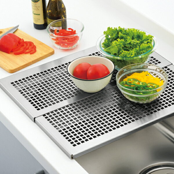 調理スペースが足りない時にはシンク上を有効活用！調理スペースが足りない時にはシンク上を有効活用！サビと汚れに強いステンレス製頑丈なつくりで調理しやすい！野菜や食器の水切り台としても！狭い場所の水切りスペースにも用途に合わせて伸ばしたり縮めた...