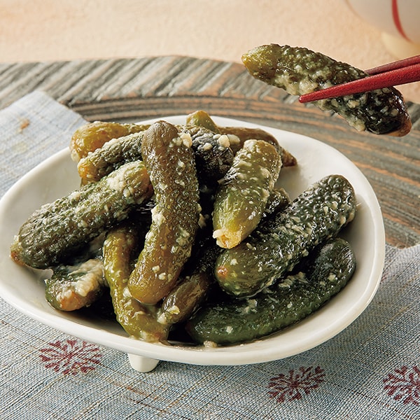 塩麹の旨味とコクが絶品。健康食として重宝される塩麹で歯ごたえ抜群の小きゅうりを漬け込みました。麹のほのかな甘みがきゅうりをより美味しく引き立てます。止まらない一口サイズの小きゅうり。パリッポリッ。スペック●セット内容／130g×8袋●賞味期...