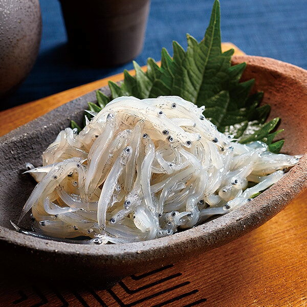 瀬戸内海の生しらすをいつでもご家庭で。【しらす（瀬戸内海産）】新鮮なまま急速冷凍！瀬戸内海で漁獲された新鮮なしらすを氷〆し、急速冷凍しました。現地でしか味わえない生しらすをいつでも食べられるうれしい商品です。しらす丼やお寿司にも。約100g...