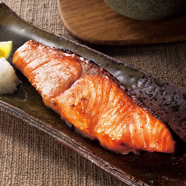 塩分ひかえめ！しっかり美味しい秋鮭。【秋鮭（国産）】秋鮭の旨さが食欲をそそる！国産秋鮭を、ニッスイの独自技術である塩味増強技術（特許）を用いることで塩分を30％カットしました。減塩してもしっかりと塩のおいしさを感じられます。スペック●セット...