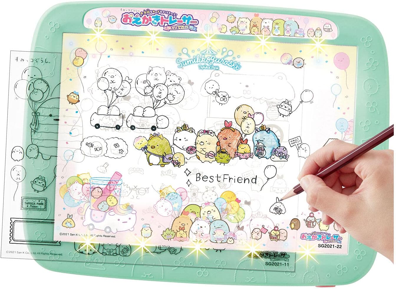 お手本シートがトレースしやすいように、盤面が光るおえかきトレーサーです。 お手本シートを使って、すみっコぐらしのかわいいイラストが簡単に描けます。 様々なサイズの用紙があり、小学生女子に人気のあるお手紙からお絵かき、ぬりえまで幅広い遊びを楽...