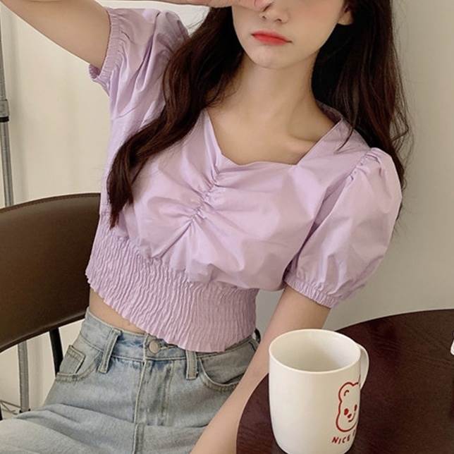 abc-2253コーディネートのしやすいシンプルなTシャツです。程よい厚みのTシャツなのでこれからのシーズンならジャンプスーツやキャミワンピースの中に合わせるのも◎スライドサンダルにショーツ、バケットハットでアウトドアやフェススタイルもおす...