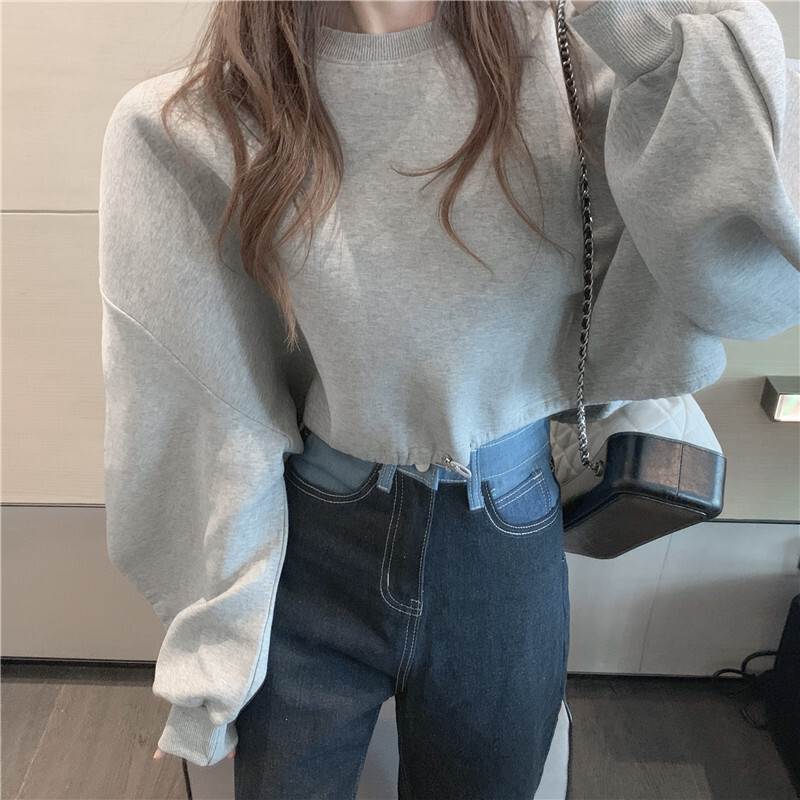 abc-3981コンパクトな丈感とボリュームのある袖のバランスが絶妙なスウェットトップス。ボトムを選ばずお召いただける優秀アイテムです。【カラー】グレー、ブラック【サイズ】cmS　M　L※平置き。1-3cmほどの誤差がある場合がございます。...