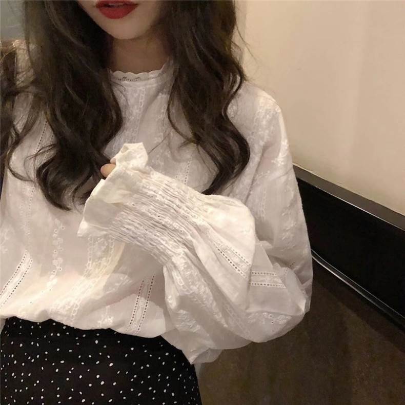 abc-3982繊細な刺繍レースが目を惹くデザイン。ほんのり透け感があるので暑い夏でも涼やかさを感じられます。【カラー】ホワイト【サイズ】cmS /着丈 57 /袖丈 44 /バスト 92 /肩幅 37M /着丈 58 /袖丈 45 /バス...