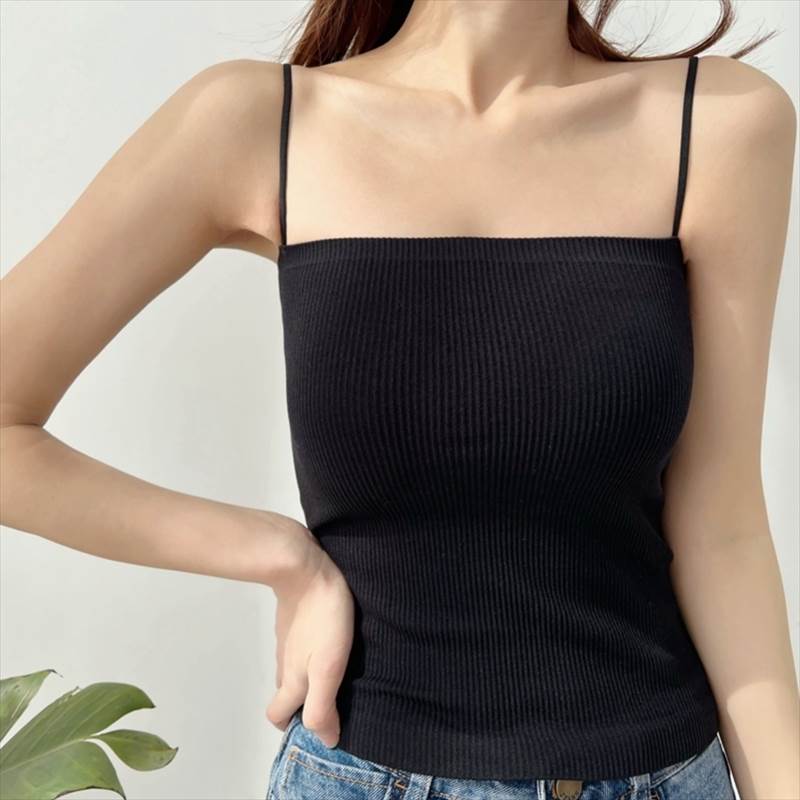 おしゃれで大人可愛い、女性に人気のキャミソールブラトップが登場しました。ノースリーブで、パッド付きのデザインが着心地も良く、胸元を美しく演出してくれます。シンプルなデザインなので、どんなボトムスとも合わせやすく、様々なコーディネートに活躍し...