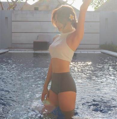 ホワイトのビキニとグリーンのショーツです。シンプルで大人可愛い水着です◎サイズ M L XLサイズ(cm)M /身長 152〜160 /体重 40〜47.5 /バスト 70A 70B 75AL /身長 160〜165 /体重 47.5〜55...