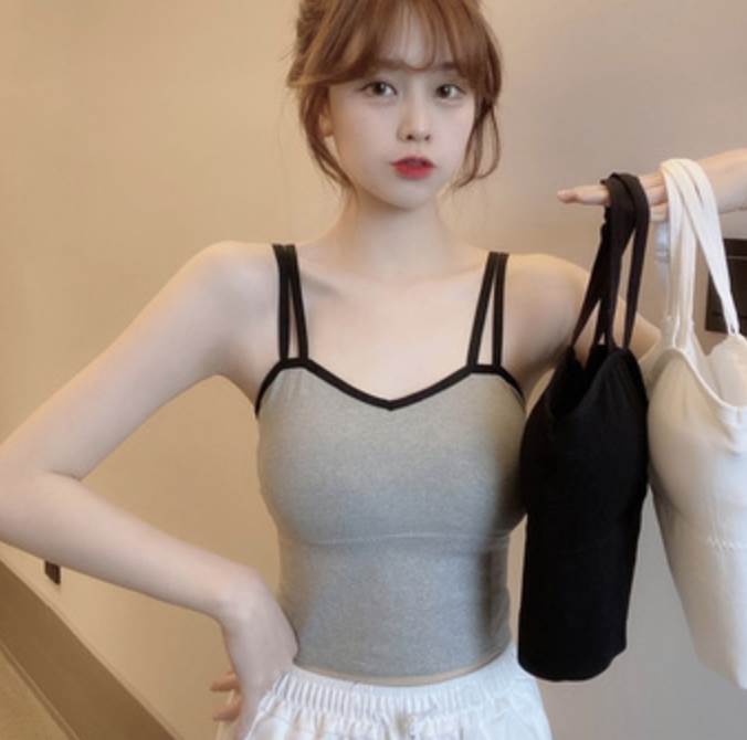 タイトなキャミソール。インナーにも着用できる。色展開　ホワイト　グレー　ブラックサイズ　F《商品について》※当ショップは海外からのノーブランド商品になります。海外製品のため日本商品に比べ品質が劣る場合がございます。糸のほつれ、多少の汚れやシ...