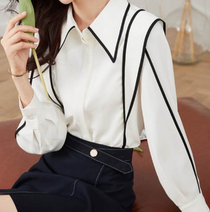 襟のデザインが可愛いトップス。綺麗めに着用できる。色展開 ホワイトサイズ S M L XL 2XLサイズ(cm)S /着丈 58 /バスト 91 /肩幅 35M /着丈 59 /バスト 95 /肩幅 36L /着丈 60 /バスト 99 /...