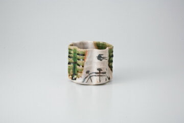 商品の仕様●織部 花型向付(玉山窯)●8.9×8.5×7.2cm●1個※商品画像はイメージです。複数掲載写真も、商品は単品販売です。予めご了承下さい。※商品の外観写真は、製造時期により、実物とは細部が異なる場合がございます。予めご了承下さい...