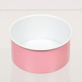 ふっ素加工デコレーションケーキ焼型です。ふっ素加工でこびりつきにくく、お手入れ簡単。焼き上がったスポンジが取り出しやすい底取れタイプ。食べきりサイズの小さめサイズです。家庭用にオススメです。商品の仕様メーカー型番:D-1950本体サイズ:外...