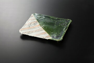 商品の仕様●幾可紋オリベ 板皿●27×25×2.5cm●1個※商品画像はイメージです。複数掲載写真も、商品は単品販売です。予めご了承下さい。※商品の外観写真は、製造時期により、実物とは細部が異なる場合がございます。予めご了承下さい。※色違い...