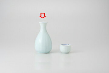 商品の仕様●青白瓷菊割 二合徳利●8.1×14.1cm265cc●1個※商品画像はイメージです。複数掲載写真も、商品は単品販売です。予めご了承下さい。※商品の外観写真は、製造時期により、実物とは細部が異なる場合がございます。予めご了承下さい...