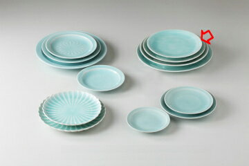 商品の仕様●手彫青白瓷 丸7.0皿●21.8×3.1cm●1個※商品画像はイメージです。複数掲載写真も、商品は単品販売です。予めご了承下さい。※商品の外観写真は、製造時期により、実物とは細部が異なる場合がございます。予めご了承下さい。※色違...