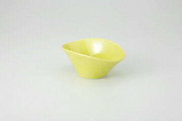 商品の仕様●ライトグリーン 楕円反小鉢●12.5×9.3×5.4cm●1個※商品画像はイメージです。複数掲載写真も、商品は単品販売です。予めご了承下さい。※商品の外観写真は、製造時期により、実物とは細部が異なる場合がございます。予めご了承下...