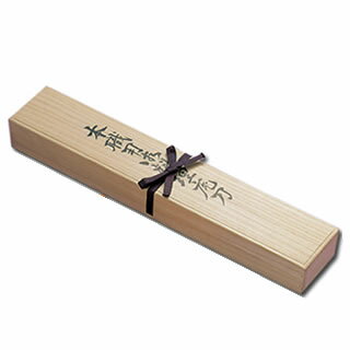 商品概要●商品名:堺孝行 銀巻(水巻) 正夫用桐箱●対象:270mm〜360mm用●この商品は桐箱のみです。包丁は別売です。●刃物など金属製品をお使いになる前に料理で使う包丁や刃物など金属製品は食材を調理した後、すぐに洗浄してください。食材...