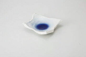 商品の仕様●深層 切落し変形向付●17.5×15.5×4.7cm●1個※商品画像はイメージです。複数掲載写真も、商品は単品販売です。予めご了承下さい。※商品の外観写真は、製造時期により、実物とは細部が異なる場合がございます。予めご了承下さい...