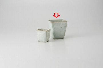 商品の仕様●粉引角 冷酒●11.7×9.0cm 280cc●1個※商品画像はイメージです。複数掲載写真も、商品は単品販売です。予めご了承下さい。※商品の外観写真は、製造時期により、実物とは細部が異なる場合がございます。予めご了承下さい。※色...