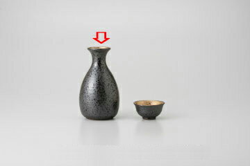 商品の仕様●金マット 一合徳利●6.7×11.8cm 160cc●1個※商品画像はイメージです。複数掲載写真も、商品は単品販売です。予めご了承下さい。※商品の外観写真は、製造時期により、実物とは細部が異なる場合がございます。予めご了承下さい...